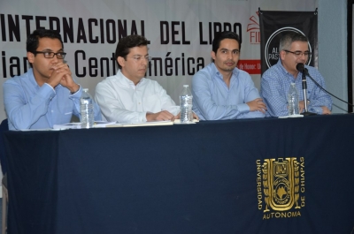 Presentan en la FILCH UNACH 2014 el libro “Palabras más, palabras menos ...